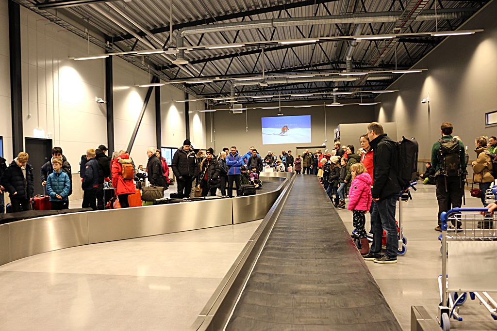 Ett historiskt ögonblick – det första internationella flyget har landat ...