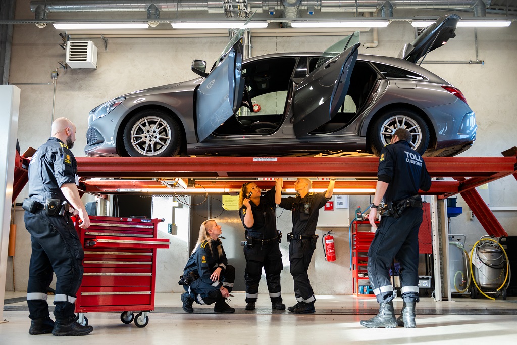 Tollernes hverdag i ny TV 2-serie – Dfly