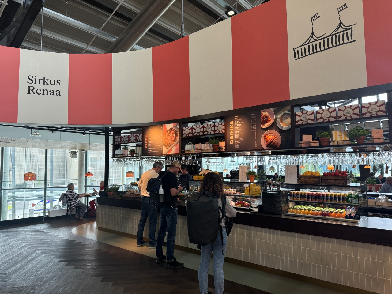 Sirkus Renaa har åpnet på Stavanger lufthavn – Dfly